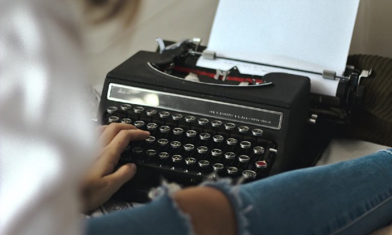 Apa itu Essay? Cara Menulis Essay, Struktur dan Contoh