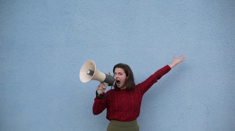 Struktur Teks Pembukaan Pidato: 3 Unsur dan Penjelasan - Deepublish Store